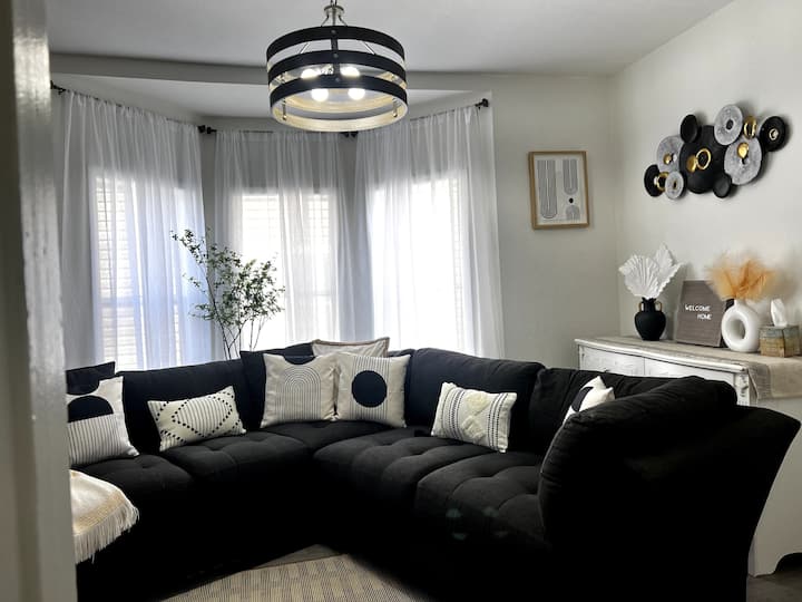 Apt Minutes From Naval Station - North Chicago, IL