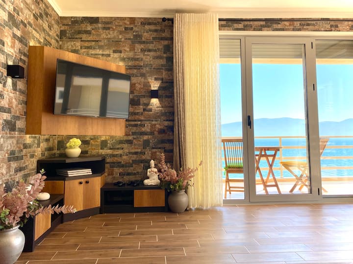 Eka Luxury Beachfront Apartment - Vlorë