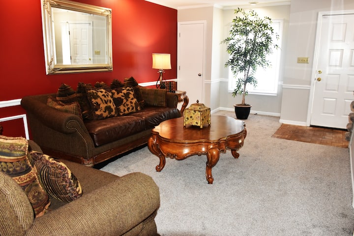 Quiet Townhome Right Off Exit - Lewisville, NC