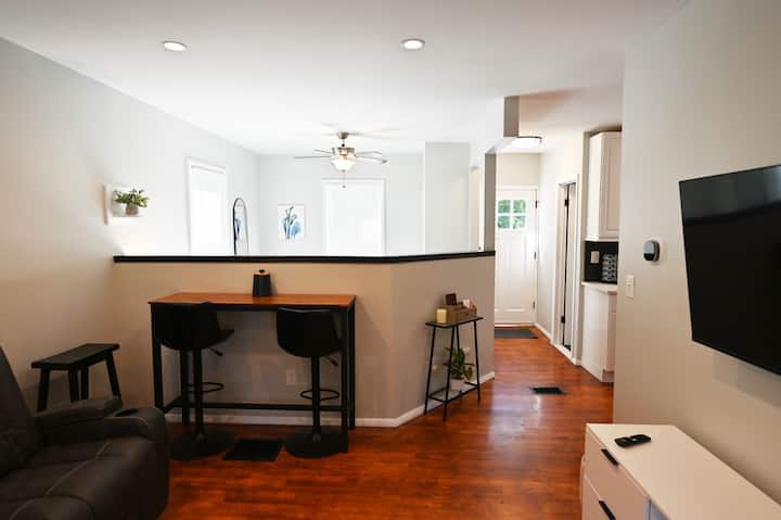 Newly Renovated Studio In Heart Of Poughkeepsie - Poughkeepsie, NY