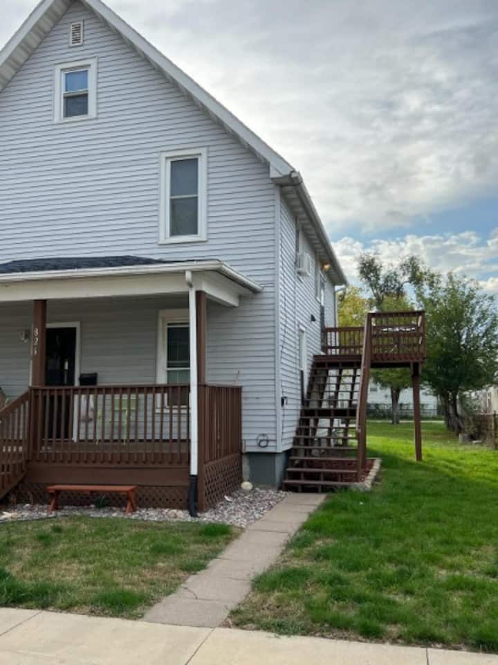 2 Bed 1 Bath Cozy Upper Level Duplex Sw Side Cr - Cedar Rapids, IA