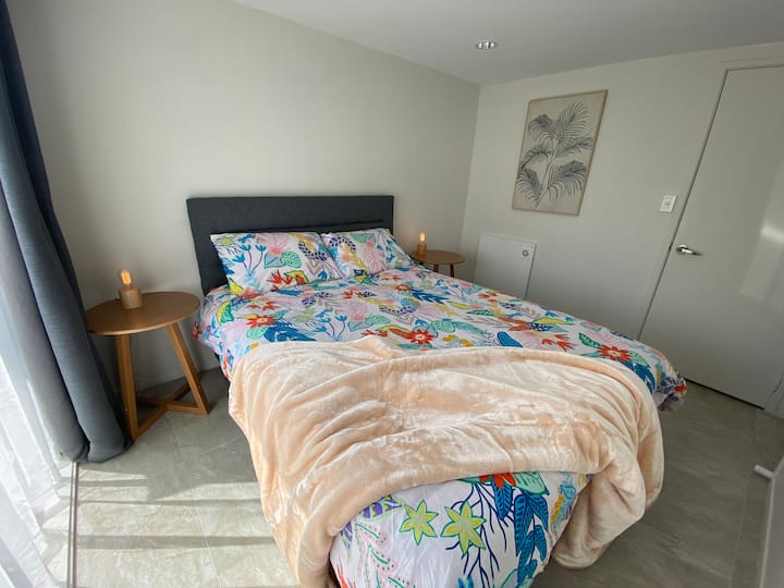 Handy Howick Location 2brm Unit - Waiheke Island
