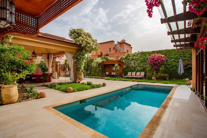 Villa Golf Marrakech Amelkis 7 Chambres
Cuisinière - Marrakesh