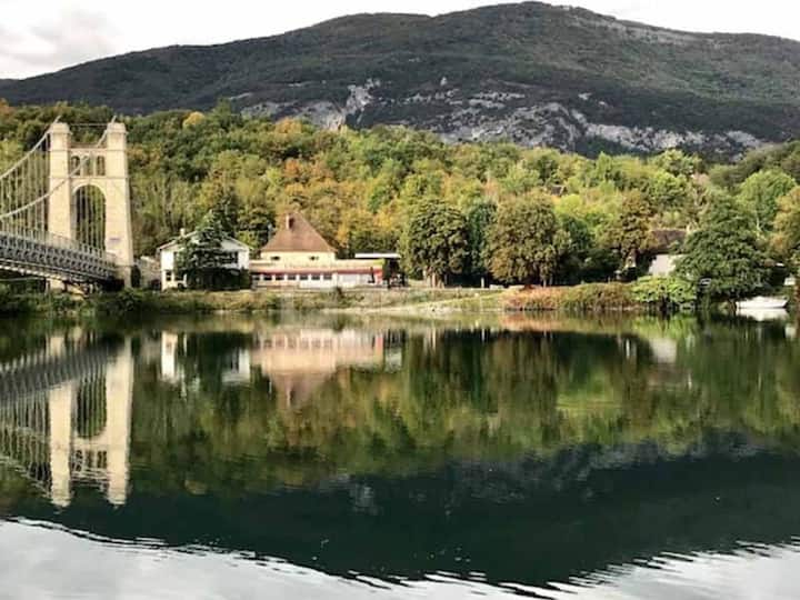 Maison Les Pieds Dans L'eau - Morestel