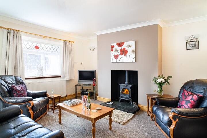 Country Cottage, In A Quiet Setting With Hot Tub - Carmarthen