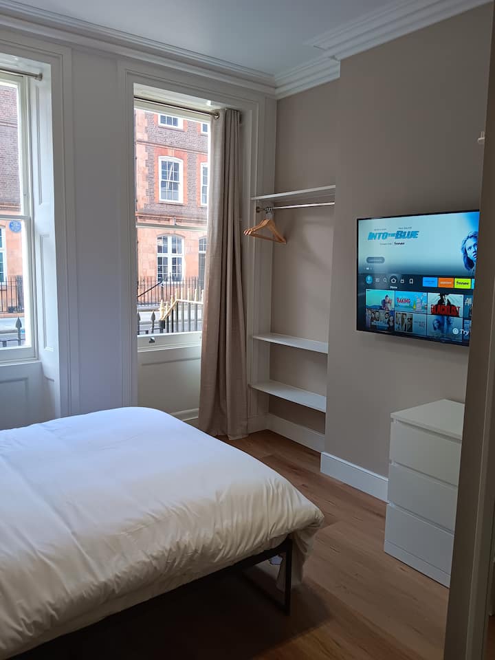 Room  3 - Ground Floor Front - London