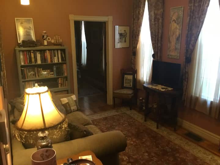 1st Floor Cozy Flat And Beautiful Gardens - Grand Island, NY