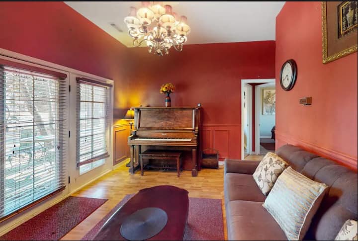 The Grand Suite At Tradewinds - Eureka Springs, AR