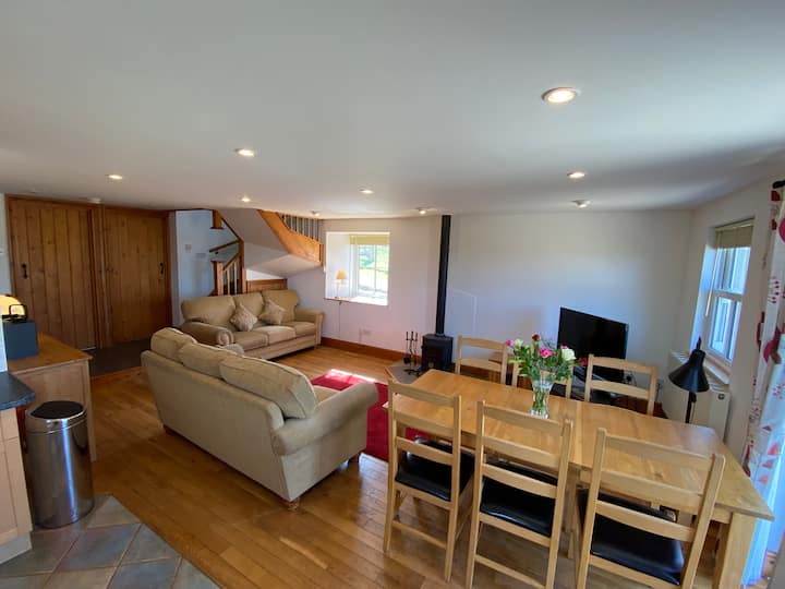 Converted Stone Barn, Coastal And Estuary Views - Laugharne