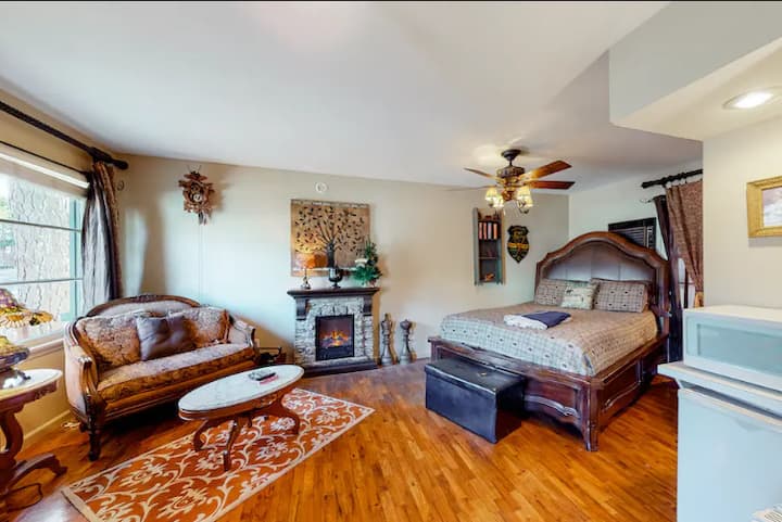 Wolfs Den At Tradewinds - Pool - Eureka Springs, AR