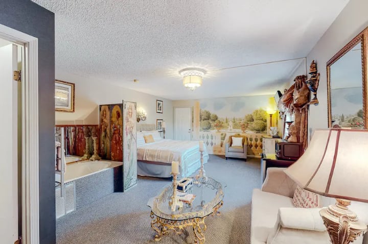 Jacuzzi Suite 206 - Tradewinds - Eureka Springs, AR