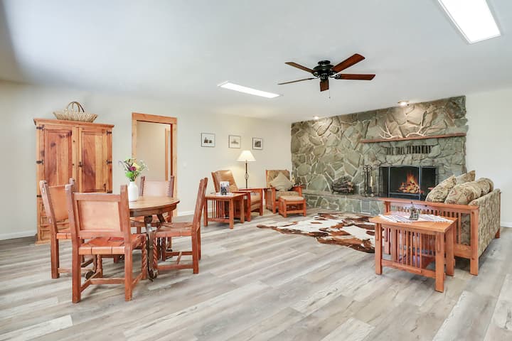 Trinity Springs ~ Mountain Oasis Game Room Hot Tub - Fenton Lake State Park, Jemez Springs