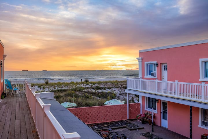 The View Beach Front Modern 2 Br - Long Beach, NY