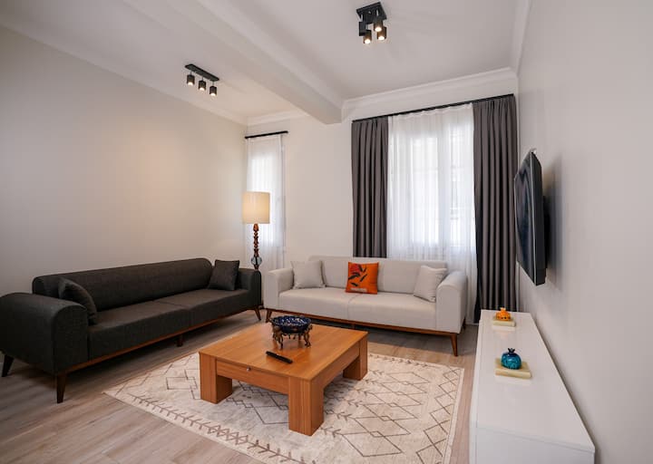 Bright Apartment With Gardenview - Şişli