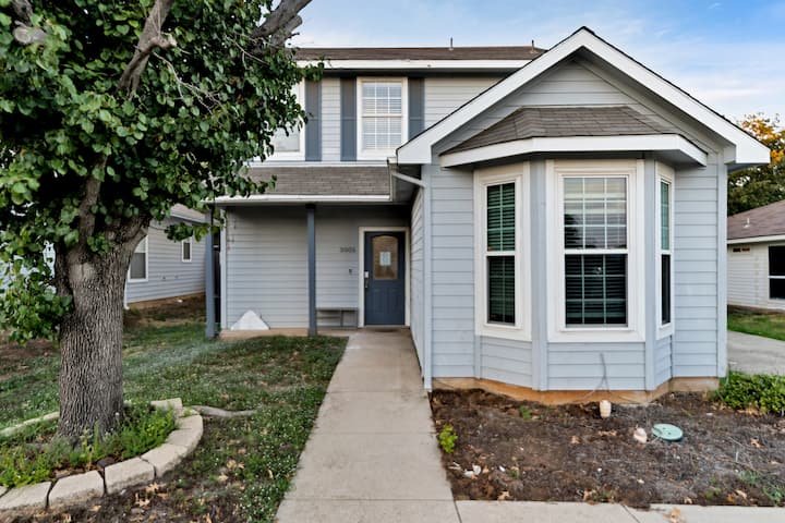 Monthly Welcome Denton*4br/2tvs/5beds - Denton, TX