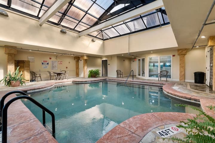 Obx Beachfront Condo | Indoor Pool And Hot Tub - Kill Devil Hills, NC