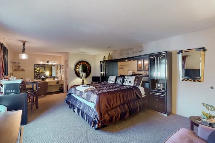 Suite Dreams 101 - Tradewinds - Eureka Springs, AR