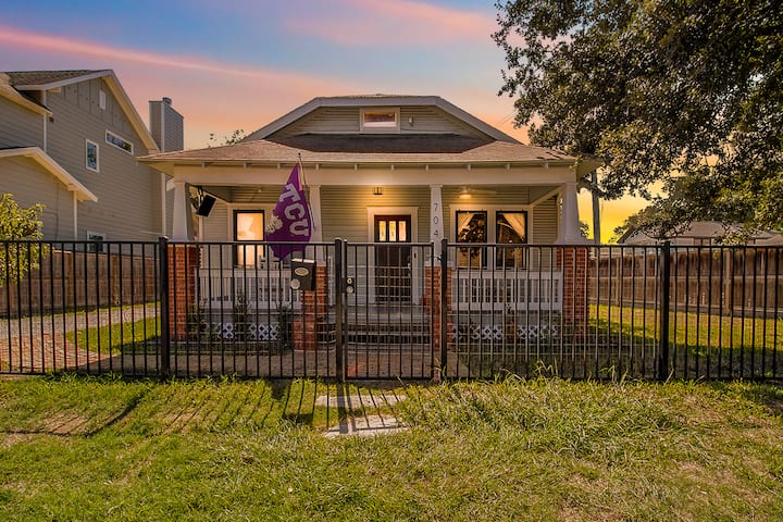 Heights 2br/1ba Updated Bungalow - Independence Heights - Houston