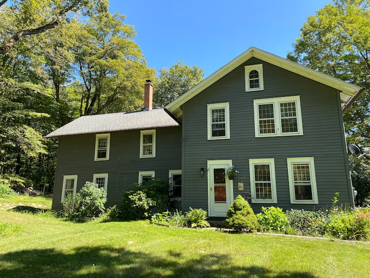 Gorgeous Historic Farm House - Highland Lake, Winsted