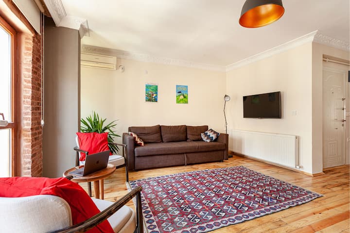 Central Location With 2 Bedrooms - Istanbul