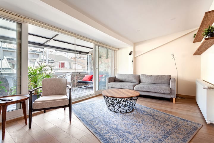 Prime Location With Terrace - Istanbul