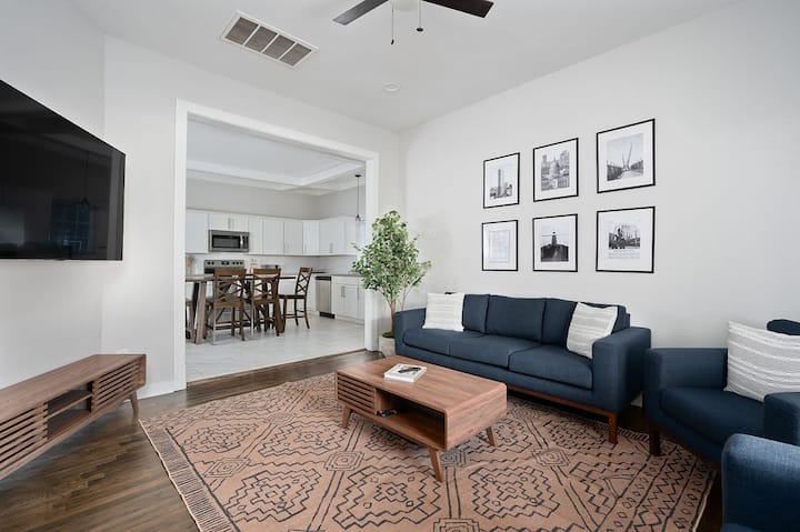 Midtown Plaza Bungalow - Oklahoma City