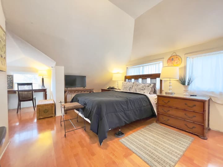 Hull Victorian Loft Suite | Silicon Valley Charm - San Jose, CA