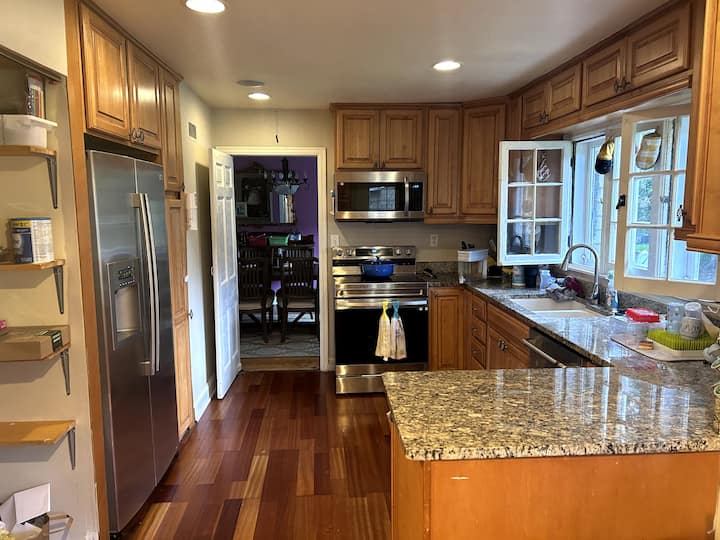 Room In A Shared House In E.g.! - Brookfield, WI