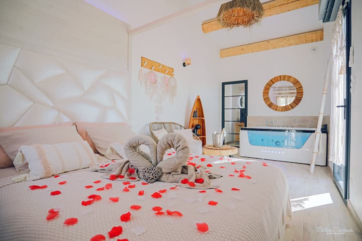 Loveroom Cocon Jacuzzi Entre Marseille Et Toulon - Cuges-les-Pins