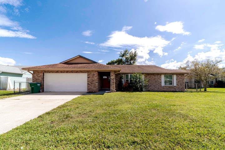 Dog Friendly | Fenced Yard | Disney To Daytona - Deltona, FL