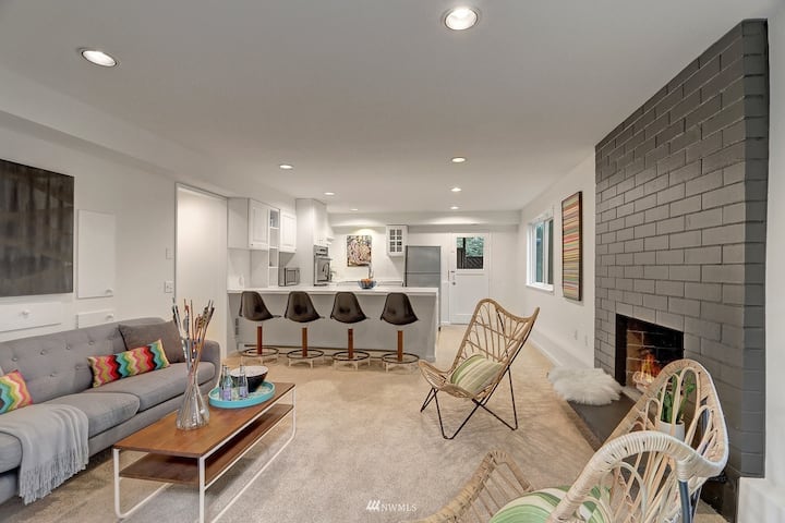 Private Basement Unit In Green Oasis - Seattle, WA