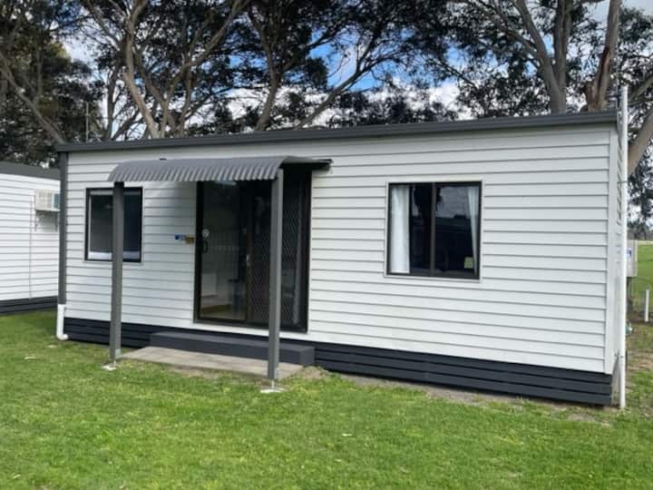 Holiday Unit - 6 Berth - Penola