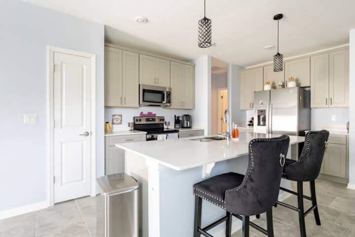 Modern Private Room & Bathroom - Davenport, FL