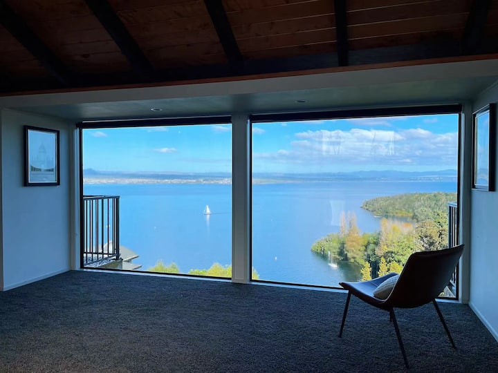 Stunning Panoramic Lakeview - Taupō
