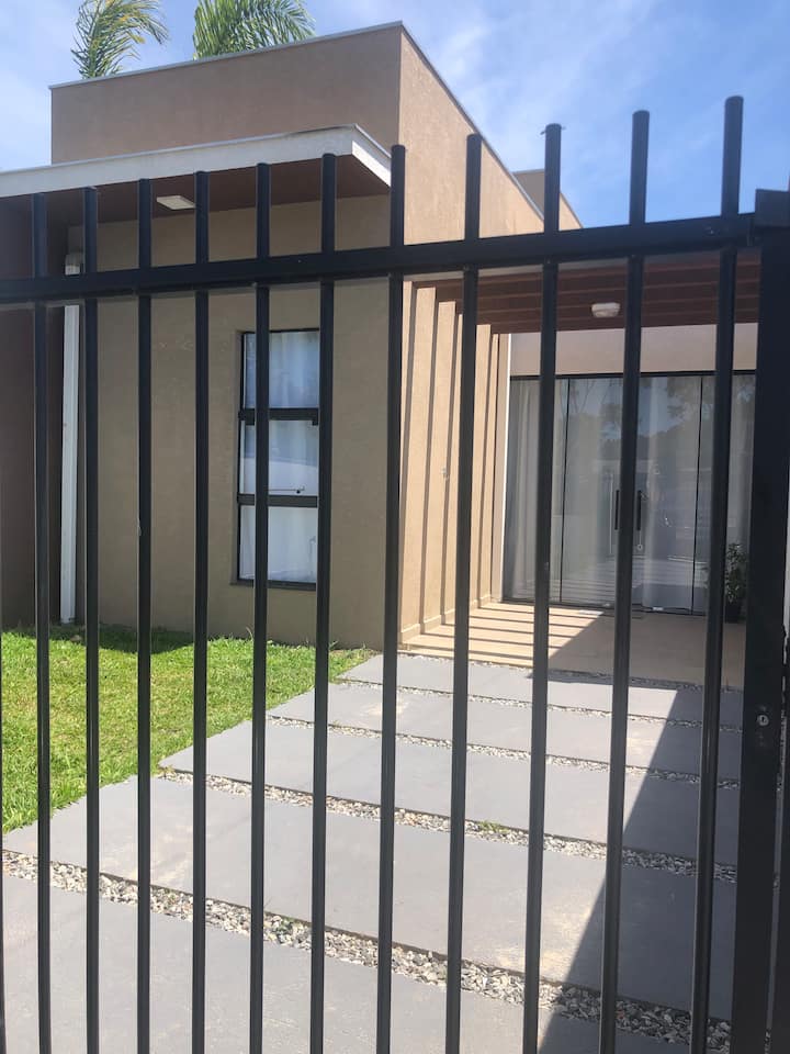 Casa Com Piscina Em Itapoa/sc - Itapoá