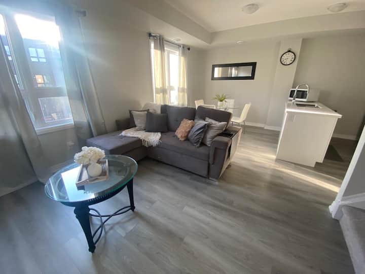 The Falls - 5 Mins Away - Niagara Falls