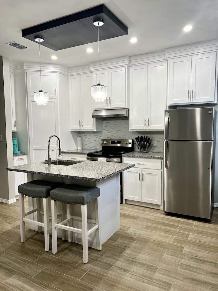 Home Away From Home - 3bedroom - Brownsville