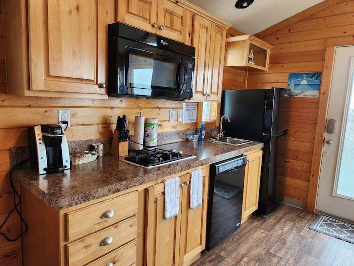 Ocean View Jetted Tub Cottage - Ocean Shores, WA