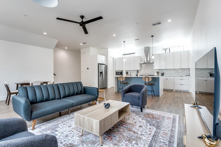 Oak Lawn Area Dallas Townhome - Dallas, TX