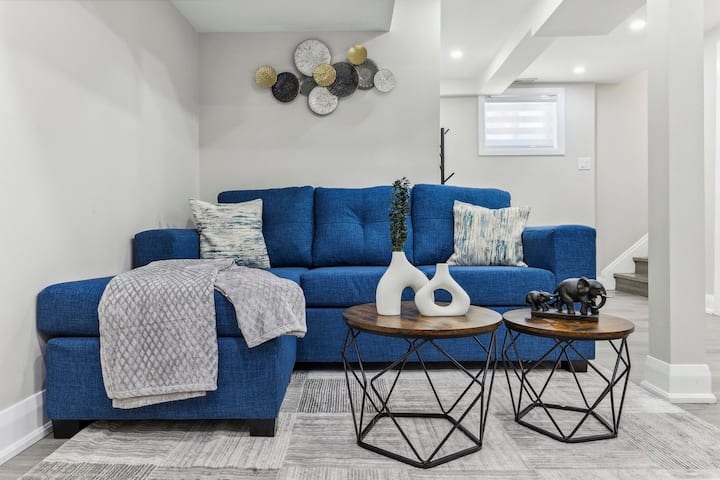 Urban Haven: Stylish Bsmt 2b/1b+office, Kitchen 5g - Oshawa