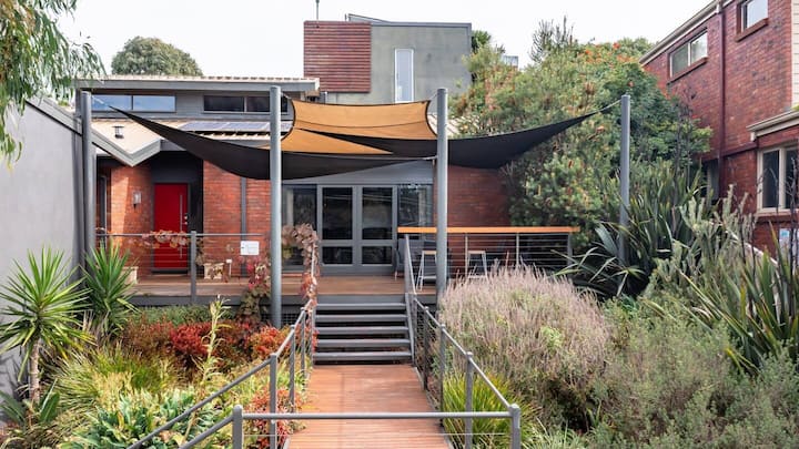 Scenic Home Nestled In The Tree Tops - Ballarat
