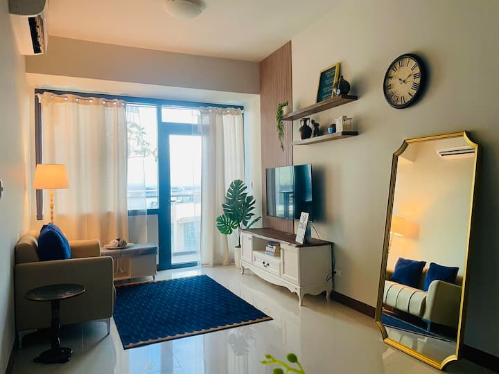 1br Sunset Cityscape@florence Mckinleyhill Taguig - Taguig