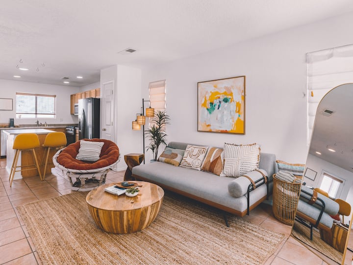 Spacious & Quiet Home, Gated, 3 Parkings, King Bed - Albuquerque, NM