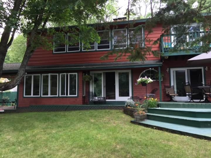 Hollywood Oasis On The Water - Old Forge, NY