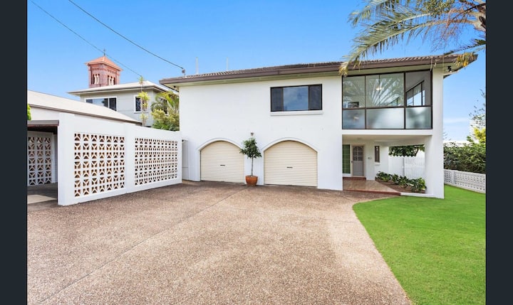 Mid-century Gem In Heart Of Town - Coolangatta