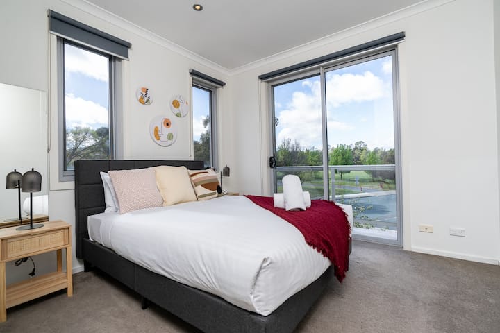 3br Modern Apt | Prime Location 7 Mins To Cbd! - Canberra