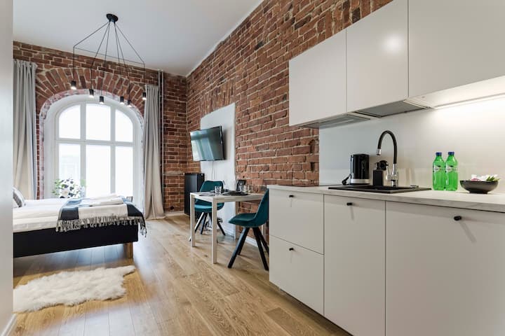 Spacious Studio W/arched Windows In Tallinn Centre - Tallin