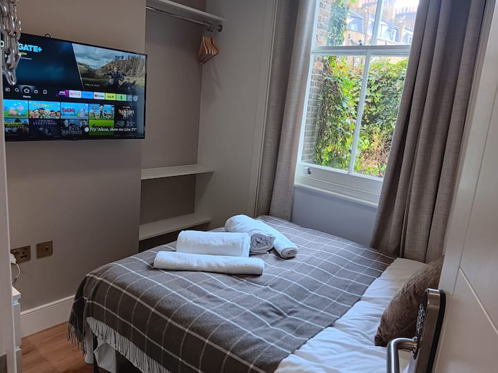 Room 4 - Ground Floor Back - Bloomsbury