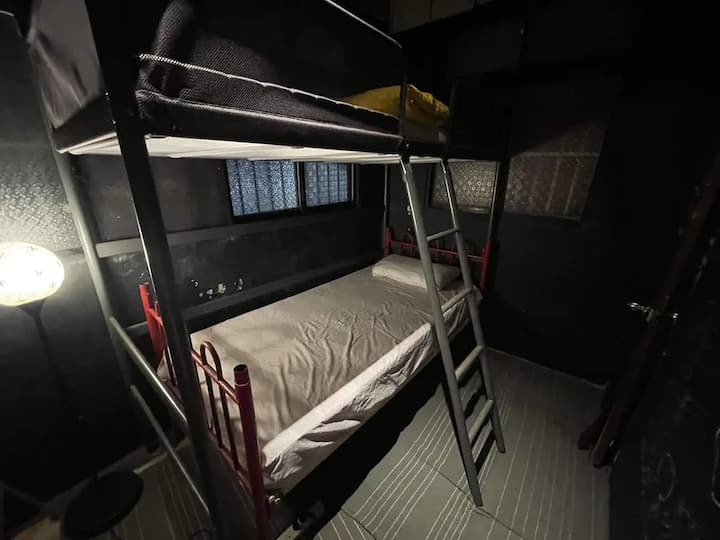 No Ac Bed Low Budget Backpackers - 반차오 구