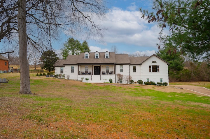 Luxury Estate "Home Away From Home" In Franklin - Franklin